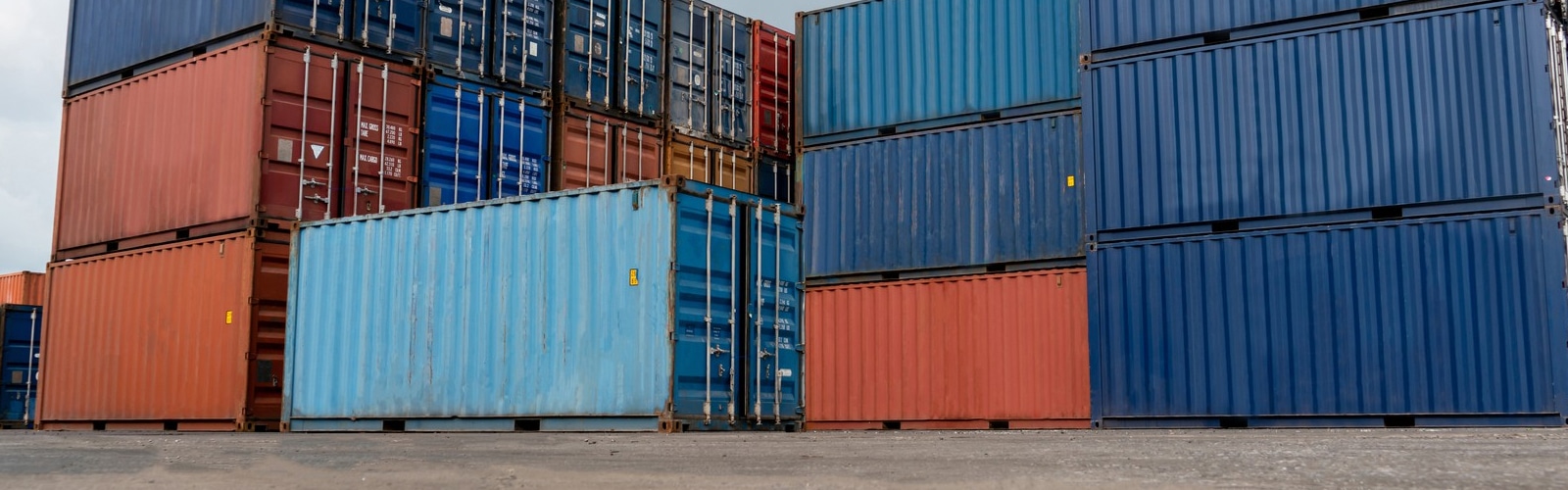Renting vs. Buying Storage Containers in Oakland: Complete Guide